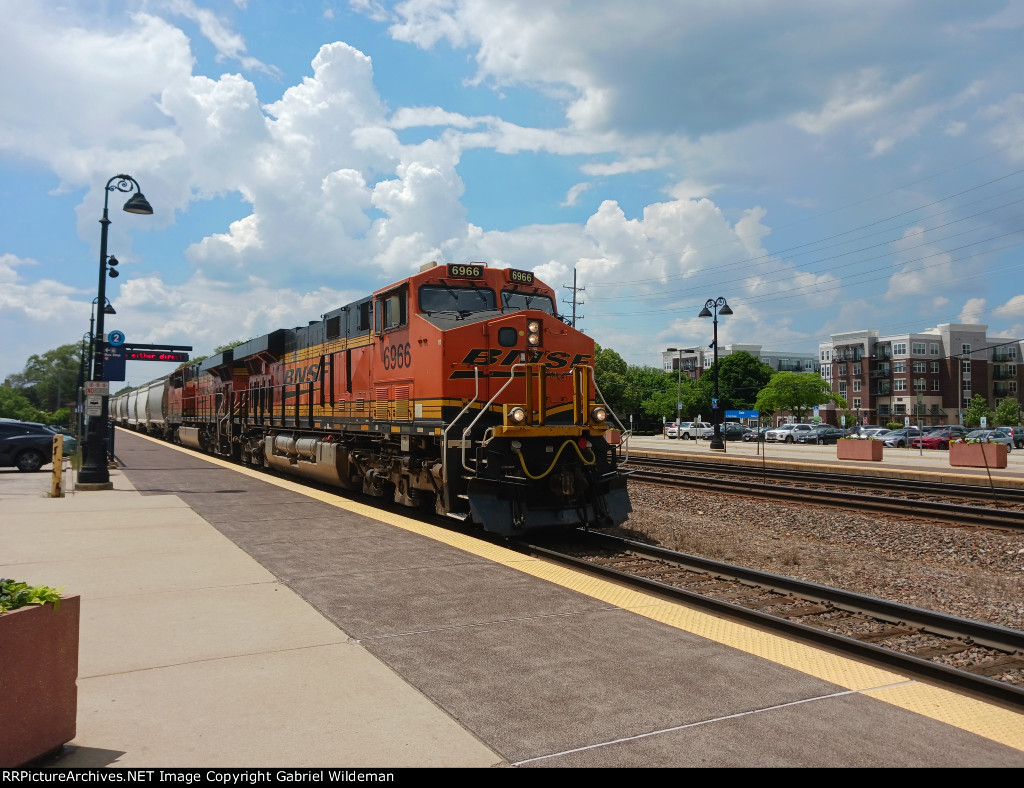 BNSF 6966 & BNSF 7262